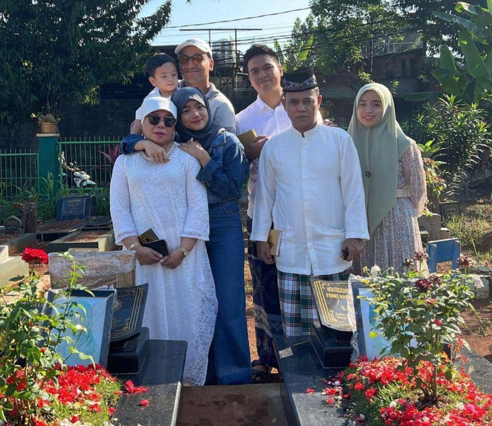 Kedekatan Fuji dengan Sang Ibu, Bak Pinang Dibelah Dua | IDN Times
