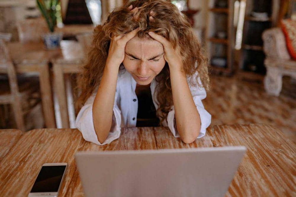 9 Contoh Surat PHK Karyawan yang Baik dan Beretika | IDN Times