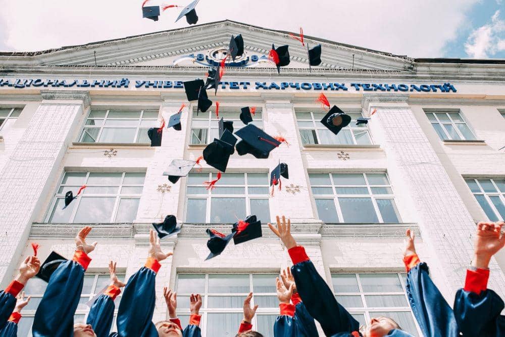 25 Ucapan buat Anak Lulus Sekolah, Penuh Doa dan Harapan! | IDN Times