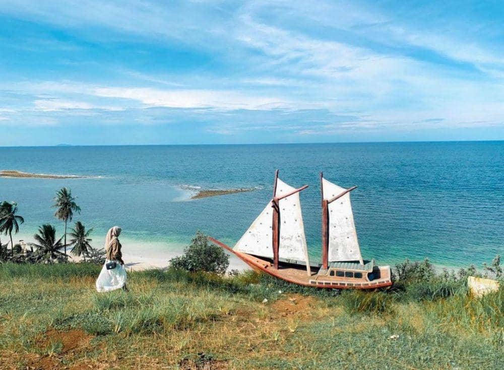 Pantai Teluk Tamiang Kotabaru: Info Lokasi, Rute, dan Tips | IDN Times