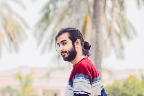 7 Gaya Rambut Gondrong Tanggung Pria, Macho Banget! | IDN Times