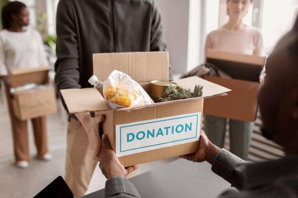 35 Ayat Alkitab tentang Memberi, Mari Berbagi dengan Sesama | IDN Times