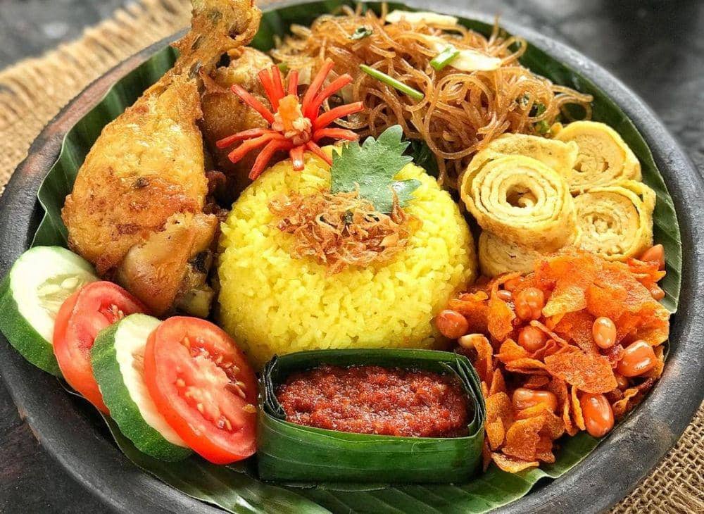5 Resep Kreasi Nasi Kuning yang Lezat dan Gurihnya Juara | IDN Times