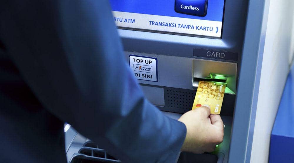 Jumlah ATM Terus Berkurang, Ini Data Terbaru dari OJK | IDN Times