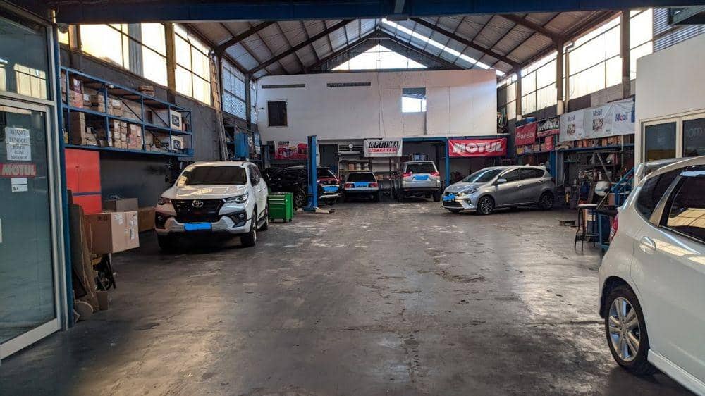 7 Bengkel Mobil Bekasi Terbaik, Punya Mekanik Andal | IDN Times
