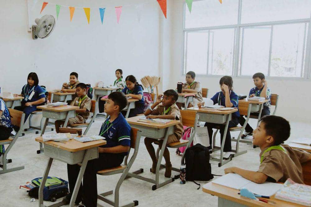 20 Contoh Kesan dan Pesan untuk Guru, Bermakna dan Haru! | IDN Times
