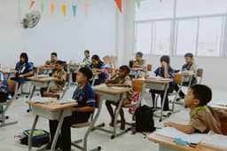 20 Contoh Kesan dan Pesan untuk Guru, Bermakna dan Haru! | IDN Times