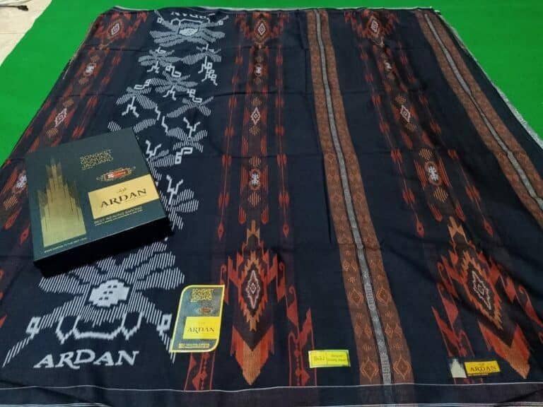 15 Merk Sarung Terbaik 2025 Lengkap dengan Harganya | IDN Times