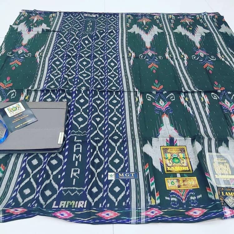 15 Merk Sarung Terbaik 2025 Lengkap dengan Harganya | IDN Times