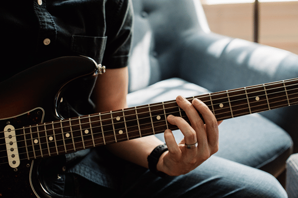 3 Cara Stem Gitar yang Paling Mudah untuk Pemula | IDN Times