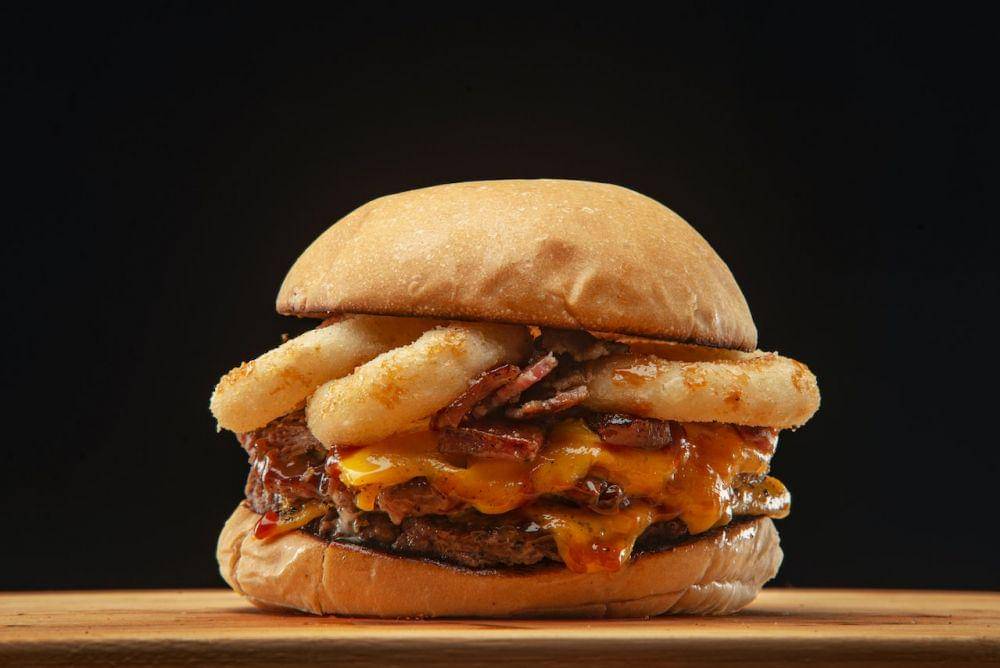 10 Isian Burger Paling Populer, Kamu Suka Telur atau Keju? | IDN Times