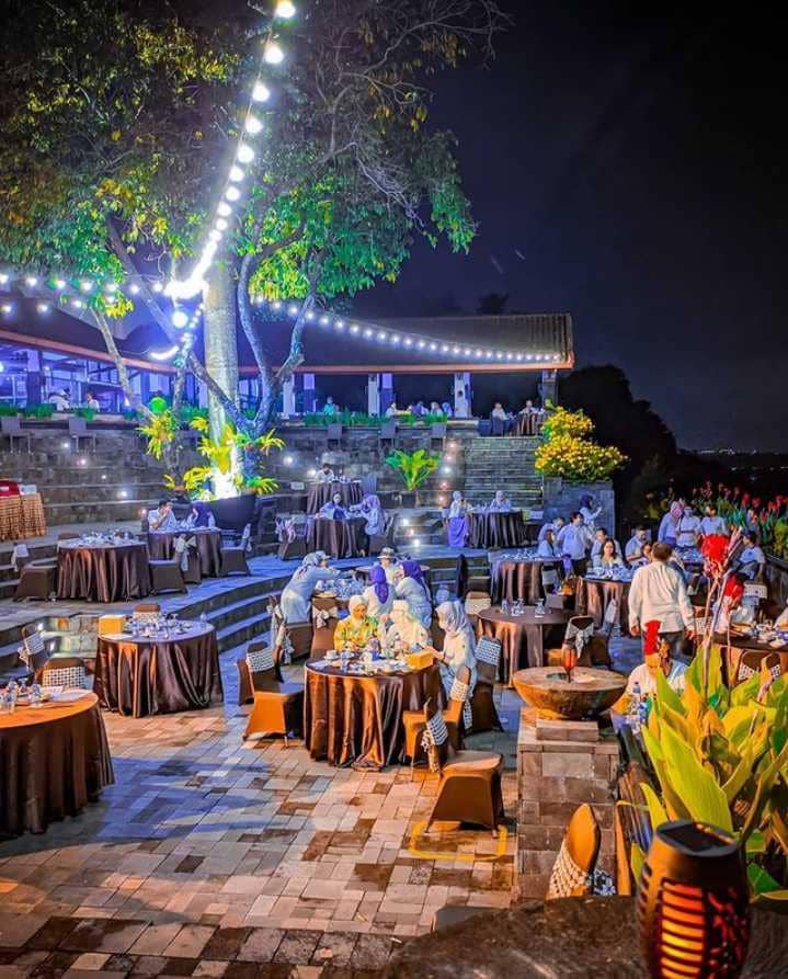 10 Restoran Dekat Candi Prambanan, Didominasi Masakan Jawa | IDN Times ...