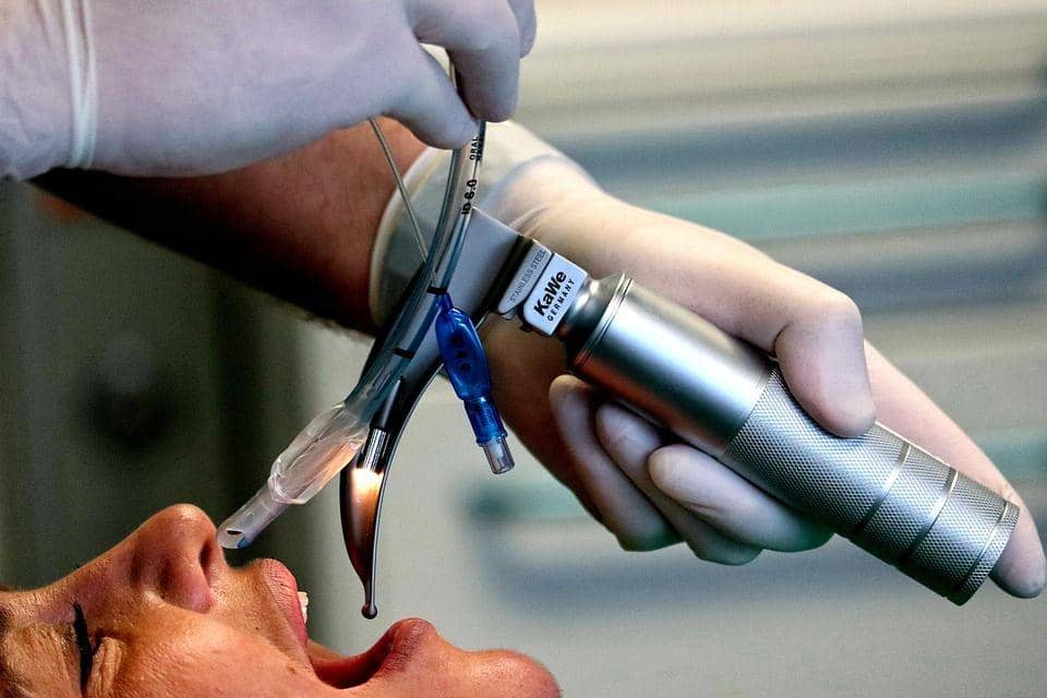 Intubasi: Jenis, Tujuan, Prosedur, Risiko | IDN Times