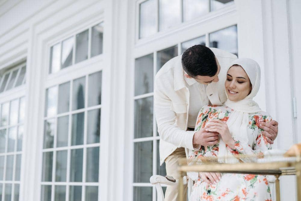 8 Hadits Rezeki Suami Tergantung Istri, Muliakan Pasangan! | IDN Times