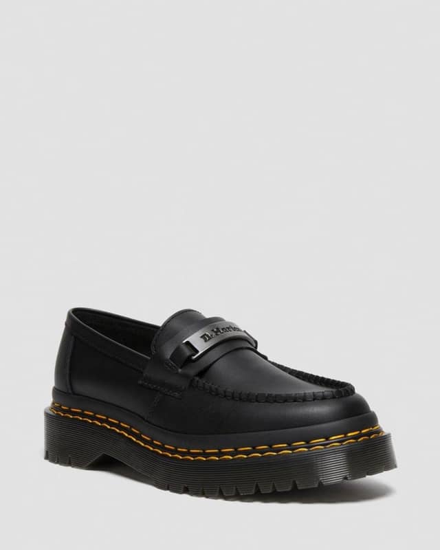 30 Rekomendasi Sepatu Docmart Terbaik yang Bikin Tampil Edgy | IDN Times
