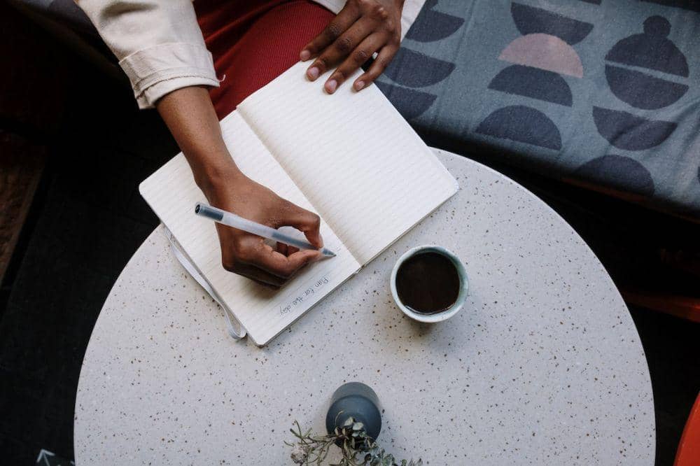 Membuat Draf Artikel dengan Four-Draft Method | IDN Times