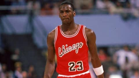 3 Nomor Punggung yang Digunakan Michael Jordan di NBA | IDN Times