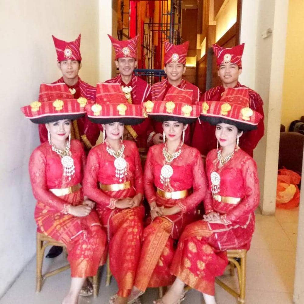 8 Jenis Pakaian Adat Sumatra Utara | IDN Times
