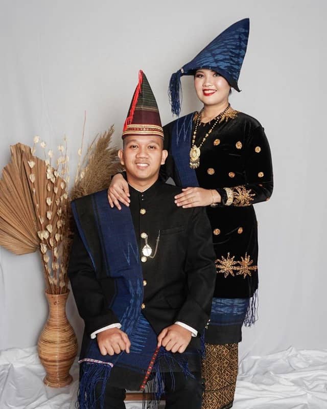 8 Jenis Pakaian Adat Sumatra Utara | IDN Times