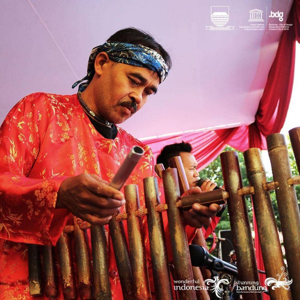 11 Macam Alat Musik Tradisional Sunda dan Cara Memainkannya | IDN Times