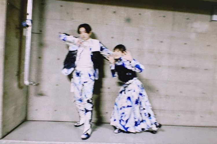 9 Fakta YOASOBI, Band Duo Asal Jepang dengan Konsep Unik! | Duniaku.com