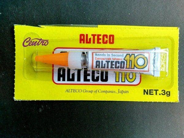 20 Rekomendasi Lem Sepatu yang Bagus, Kuat dan Awet | IDN Times