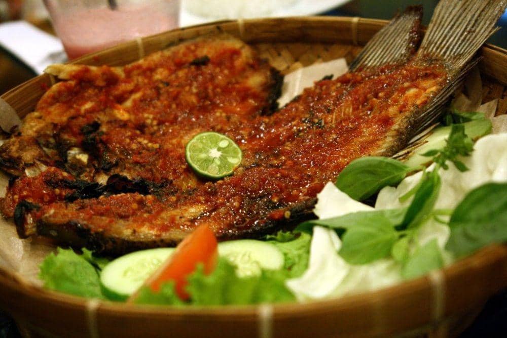 7 Resep Ikan Nila Bakar Teflon, Rasanya Seenak di Restoran | IDN Times