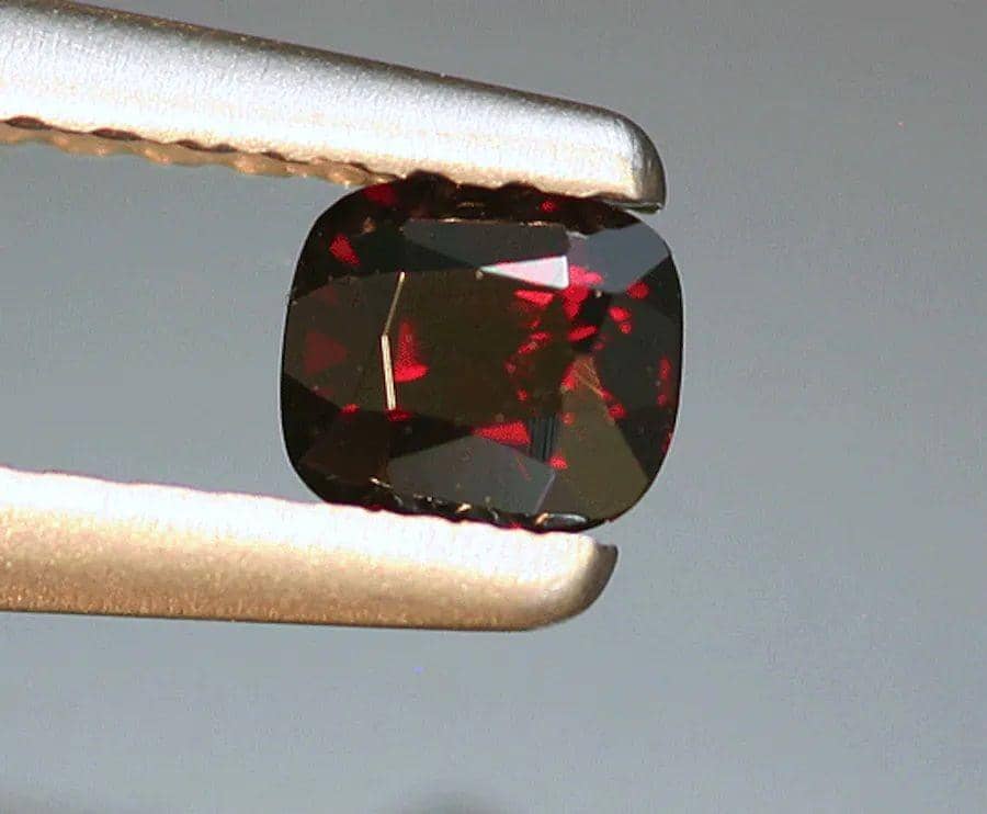 Kyawthuite dan Painite, Mineral Paling Langka di Dunia! | IDN Times