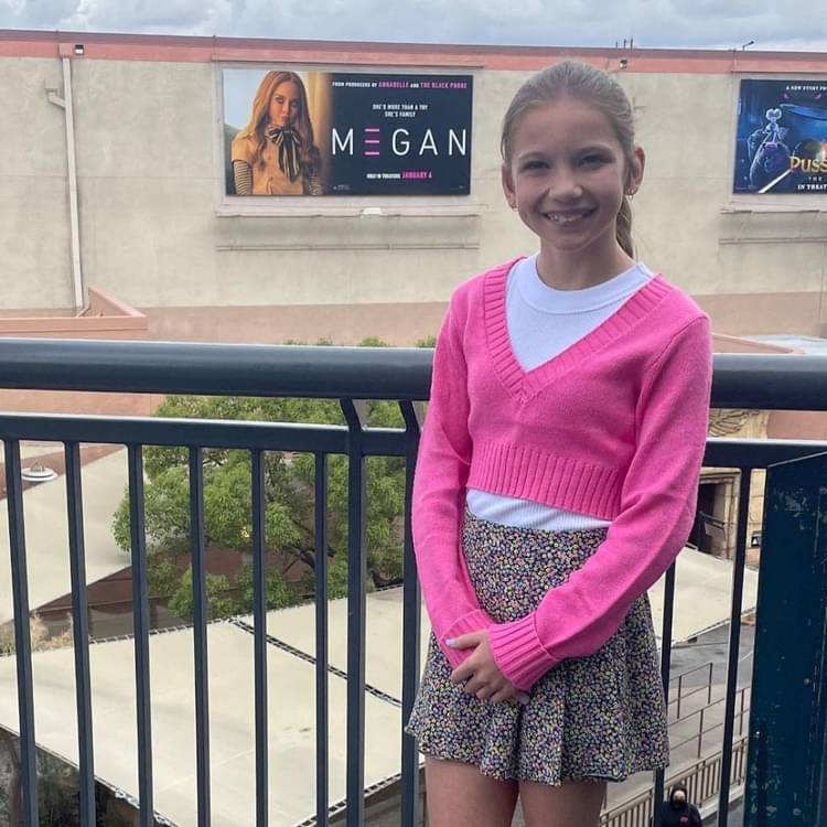 9 Foto Asli Amie Donald, Pemeran Boneka M3GAN, Gak Seram! | IDN Times