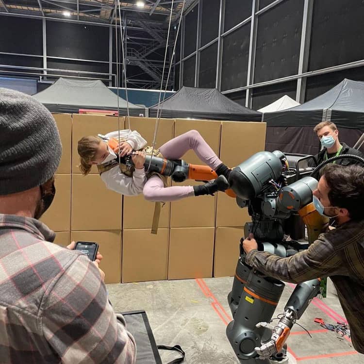 9 Foto Asli Amie Donald, Pemeran Boneka M3GAN, Gak Seram! | IDN Times