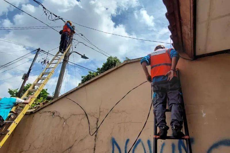 Rumah Bu Eny dan Tiko Dapat Aliran Listrik Gratis dari PLN | IDN Times