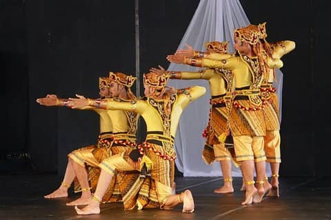 10 Ragam Tarian Tradisional Jawa Barat | IDN Times