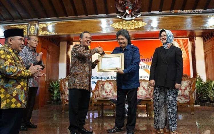 Profil Emha Ainun Nadjib alias Cak Nun, Pendakwah Kaum Muda | IDN Times Jogja