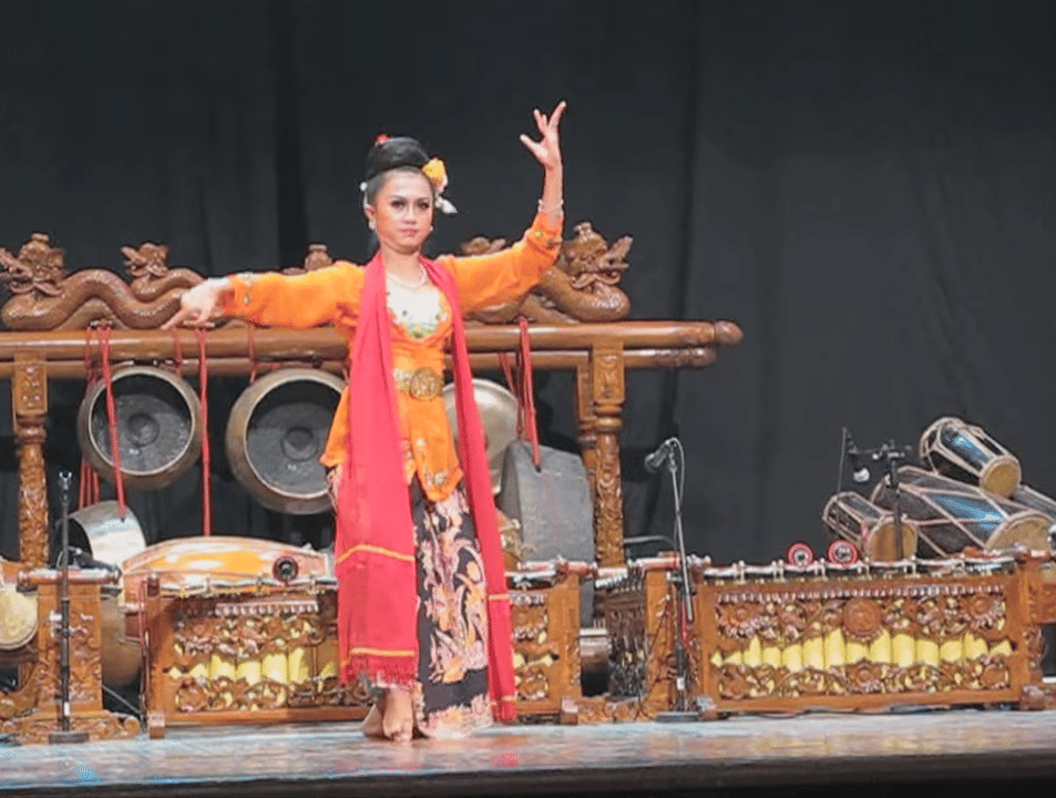 10 Ragam Tarian Tradisional Jawa Barat | IDN Times