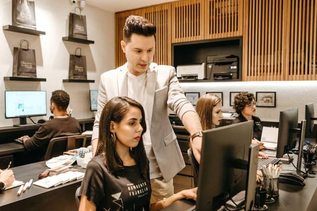 Apa itu Nepotisme? Ini Arti, Ciri, Jenis, Sanksi dan Contoh | IDN Times