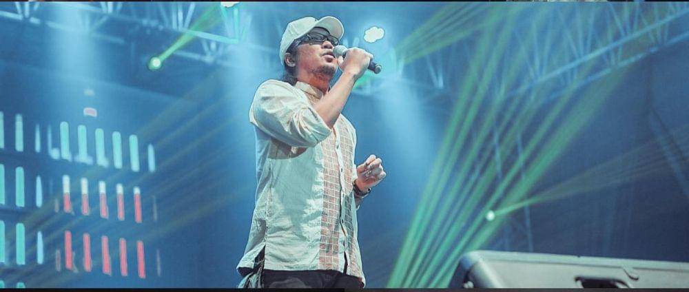Profil Sabrang Mowo, Putra Cak Nun yang juga Vokalis Letto | IDN Times ...