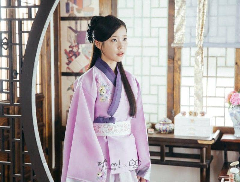 3 Drakor IU dengan Gaya Fashion Ikonik | IDN Times