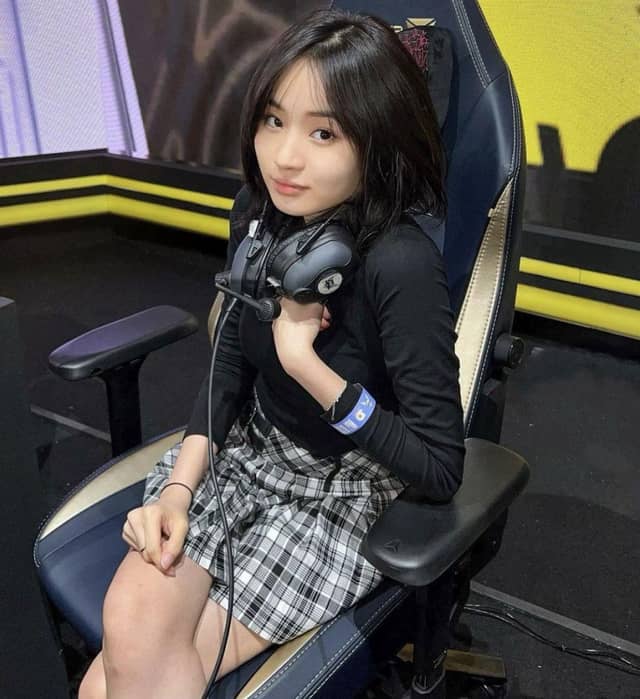 Biodata dan Profil Catheez, Dicecar Ria Ricis Soal Keluarga | IDN Times