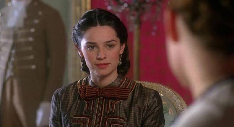 10 Film dan Serial Katy Louise Saunders, Istri Song Joong Ki | IDN Times