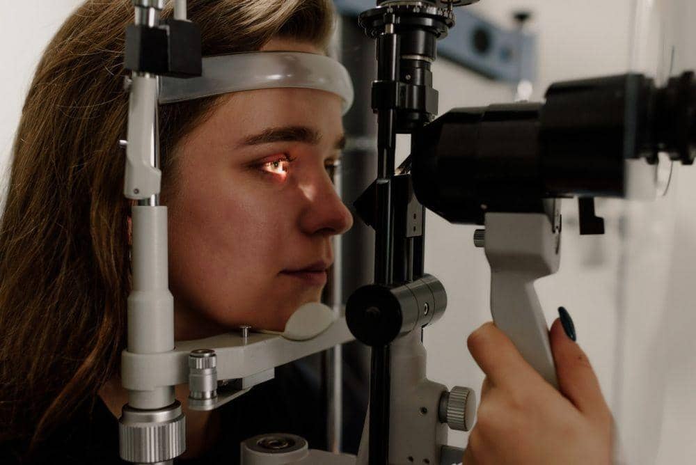 Pemeriksaan Slit Lamp: Kegunaan, Prosedur, Hasil | IDN Times