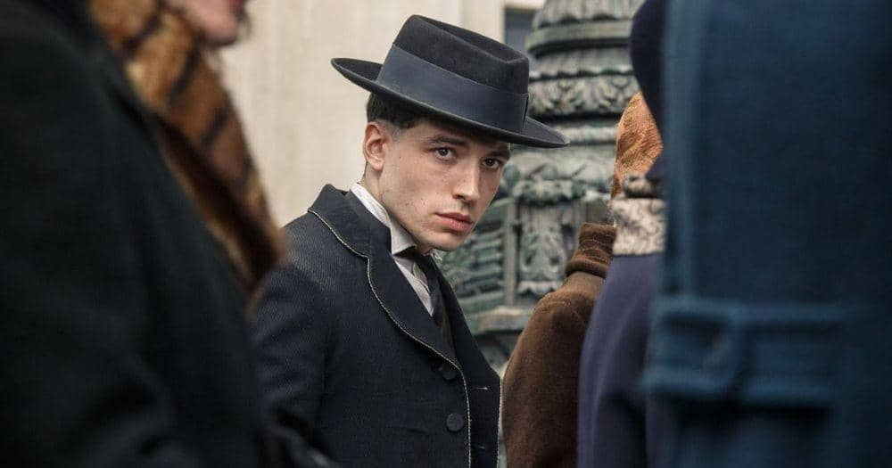 6 Fakta Credence Barebone. Penuh Tragedi dan Drama! | Duniaku.com