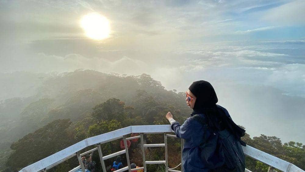 5 Destinasi Gunung di Kalimantan yang Belum Lazim Diketahui | IDN Times ...