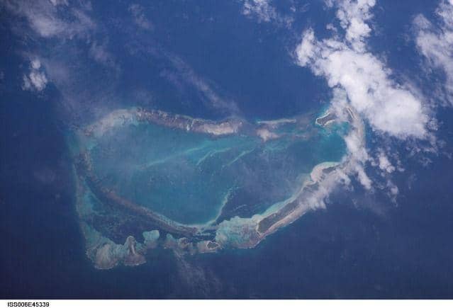 5 Fakta Pulau Atol, Cincin Terumbu Karang di Tengah Laut | IDN Times