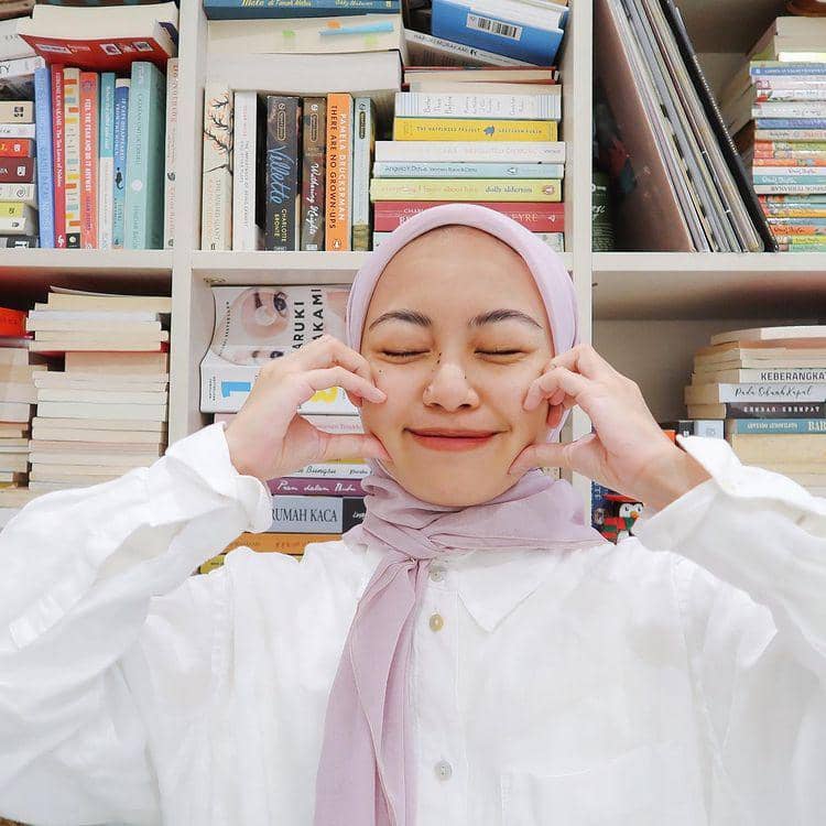 5 Rekomendasi Buku Karya Tsana Rintik Sedu, Puitis! | IDN Times