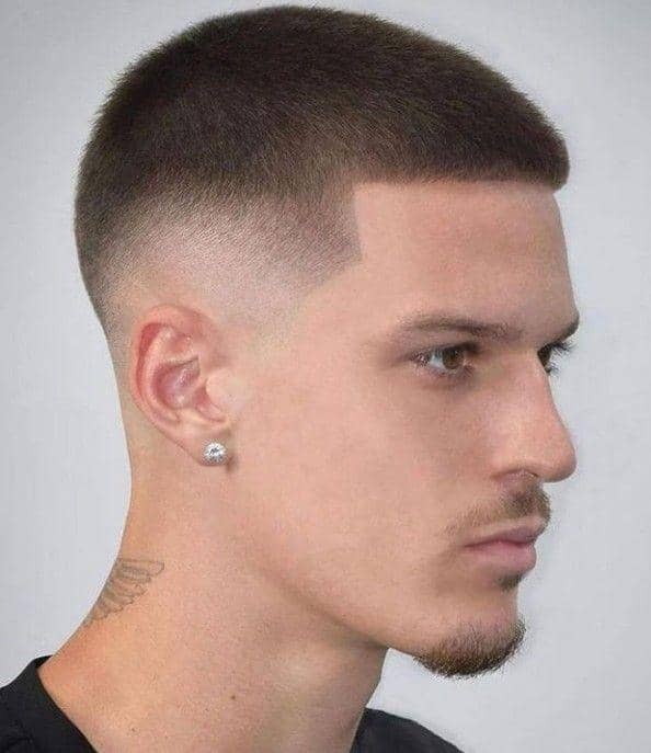 15 Rekomendasi Cukuran Botak Keren Pria agar Makin Macho | IDN Times