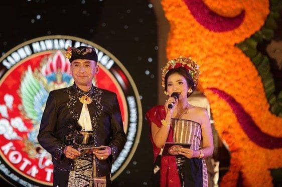 Teks Ugrawakia Bahasa Bali, Pedoman untuk MC Acara | IDN Times Bali