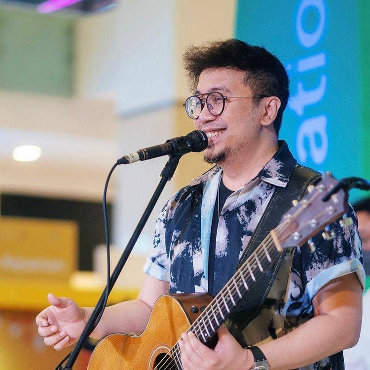 Penyanyi Pria yang Belum Menikah di Usia 30-an | IDN Times