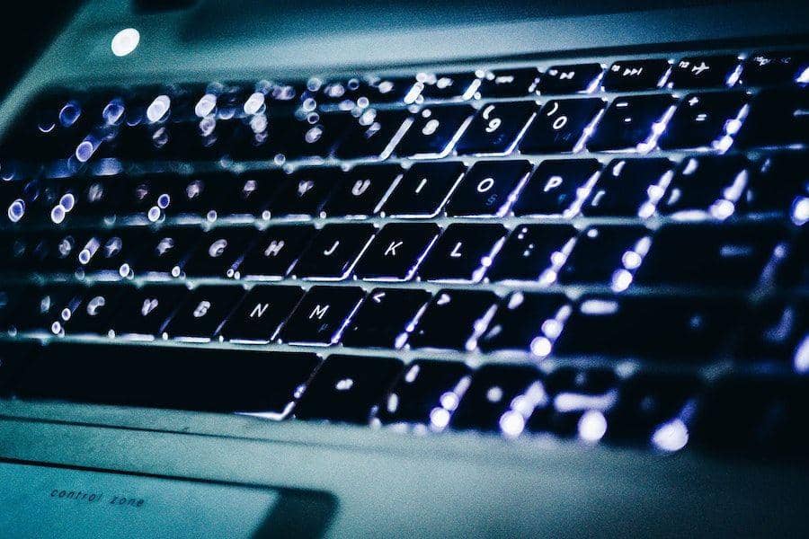 Cara Menyalakan Lampu Keyboard Laptop, ASUS hingga Lenovo | IDN Times