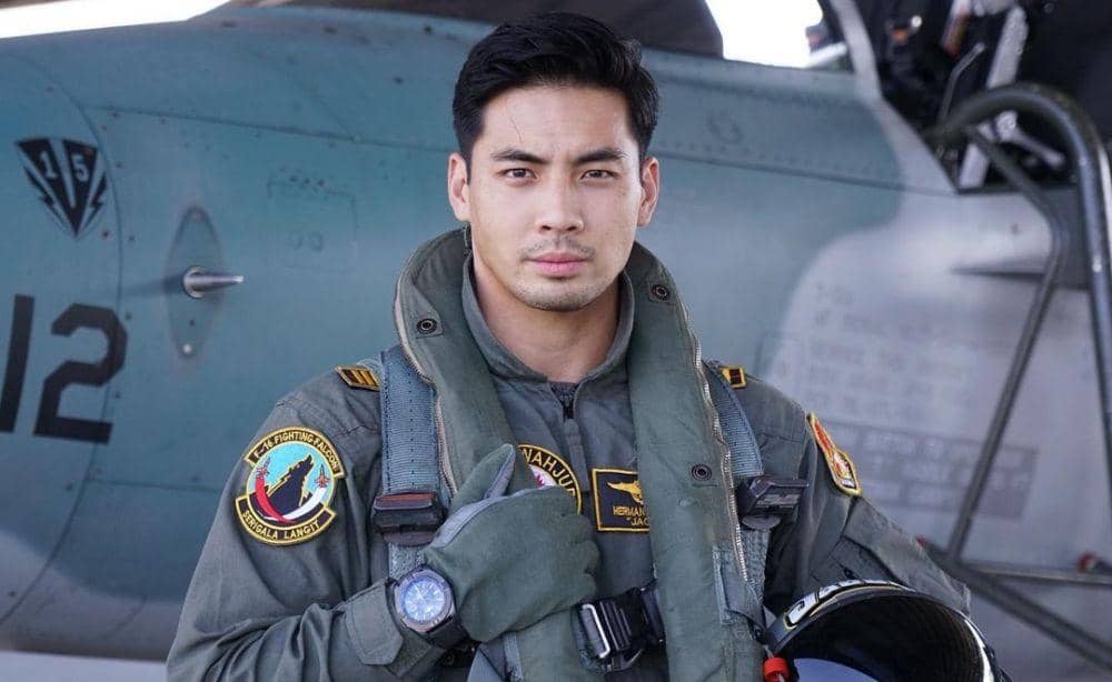 Profil dan Biodata Yoshi Sudarso, Main Film Bareng Brad Pitt | IDN Times