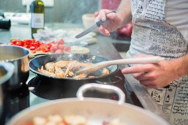 Resep Seafood Tumpah Pedas Manis yang Enak, Yuk Bikin! | IDN Times